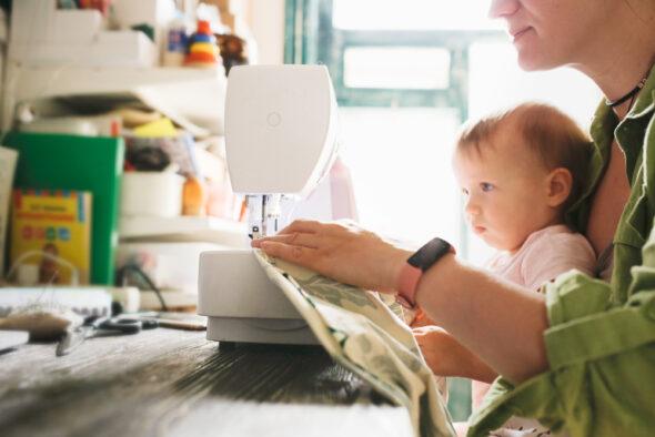 Manuálna práca na doma - lepenie vzoriek, vypisovanie obálok, skladanie ...